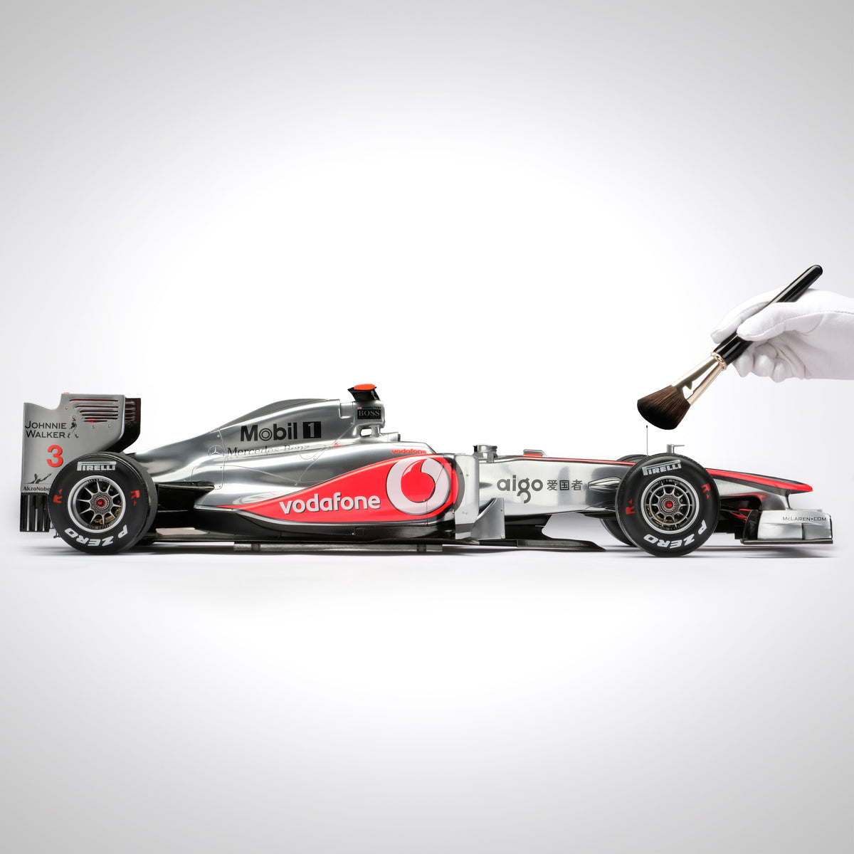 Jenson Button F1® Memorabilia | Replica & Race Used Merch | F1 Authentics