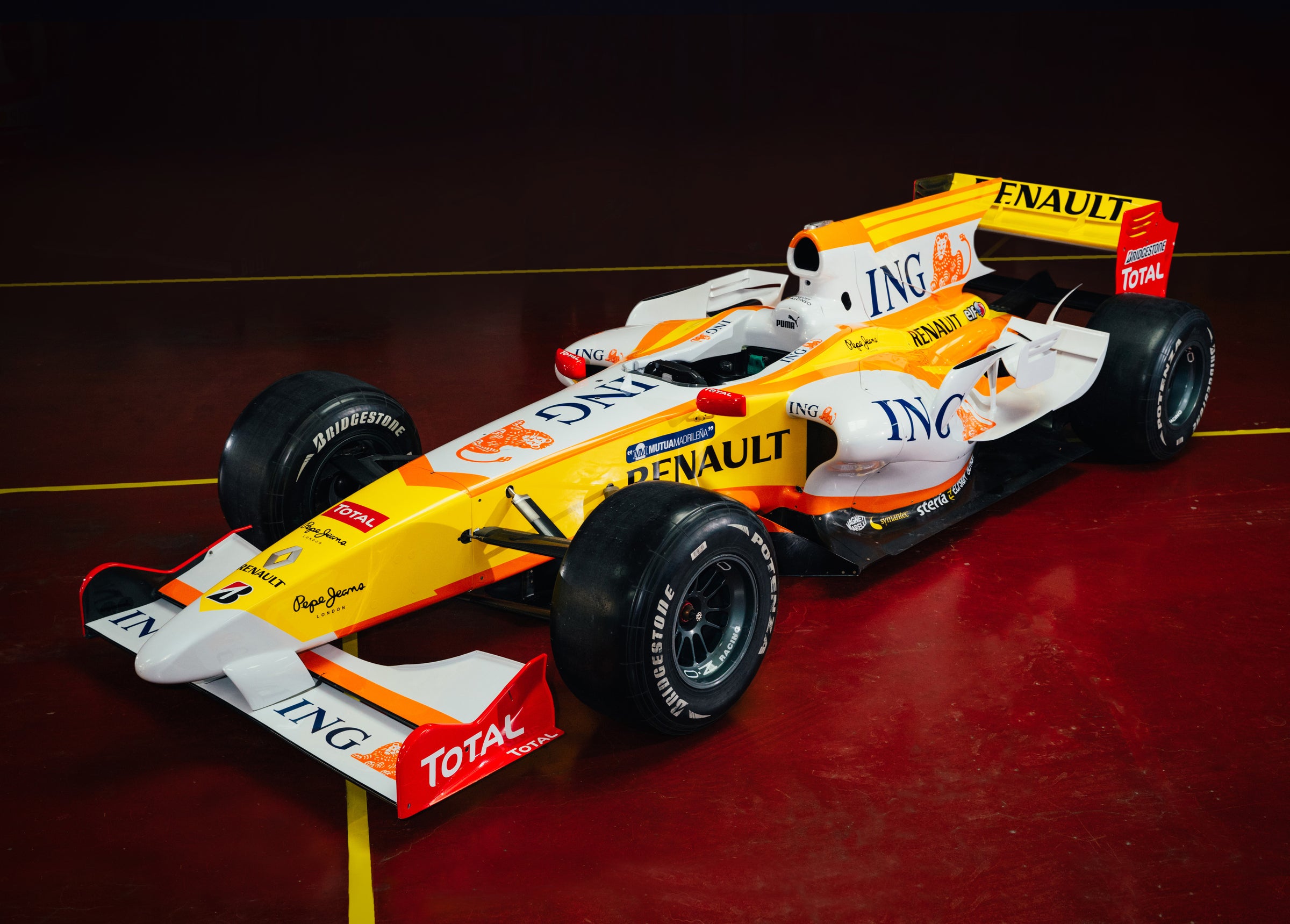 2009 Renault R29 Official F1® Show Car | F1 Authentics