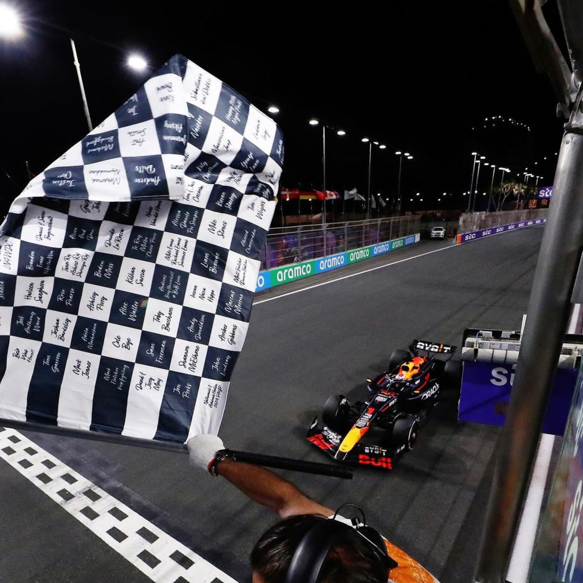 F1® Chequered Flag | Black and White F1® Flag | F1 Authentics