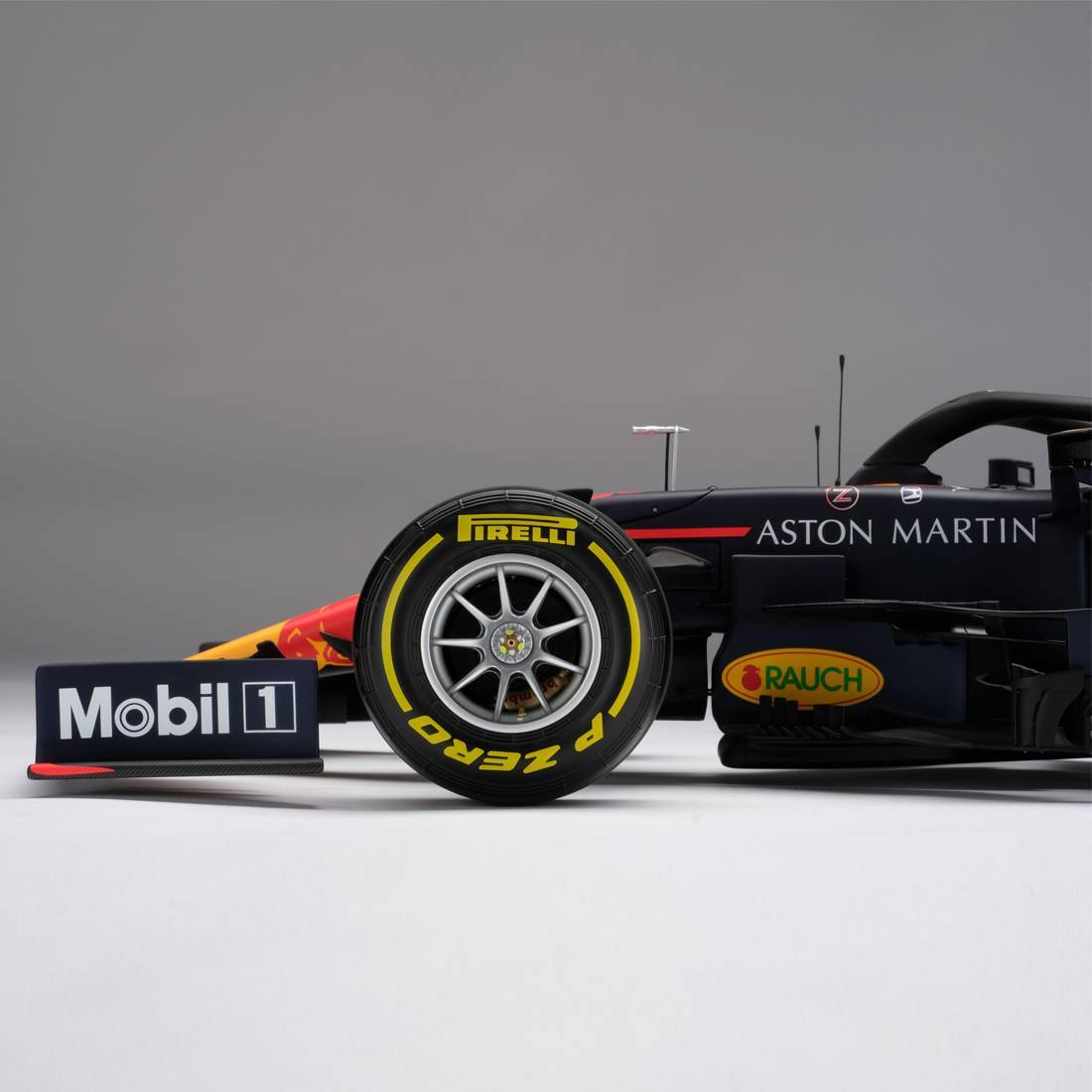 Max Verstappen 2019 Oracle Red Bull Racing RB15 1:8 Scale Model F1® Ca ...